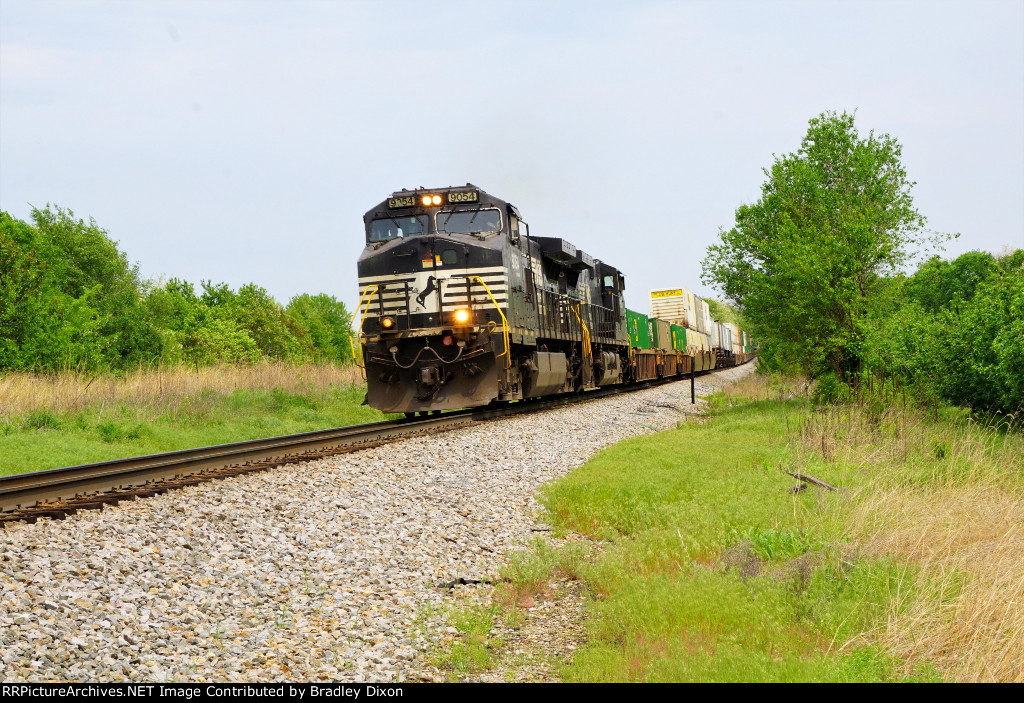 NS 9054 leading NS 211